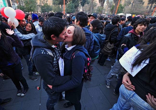LatinTRENDS Exclusive: Protest with a Kiss! LatinTRENDS